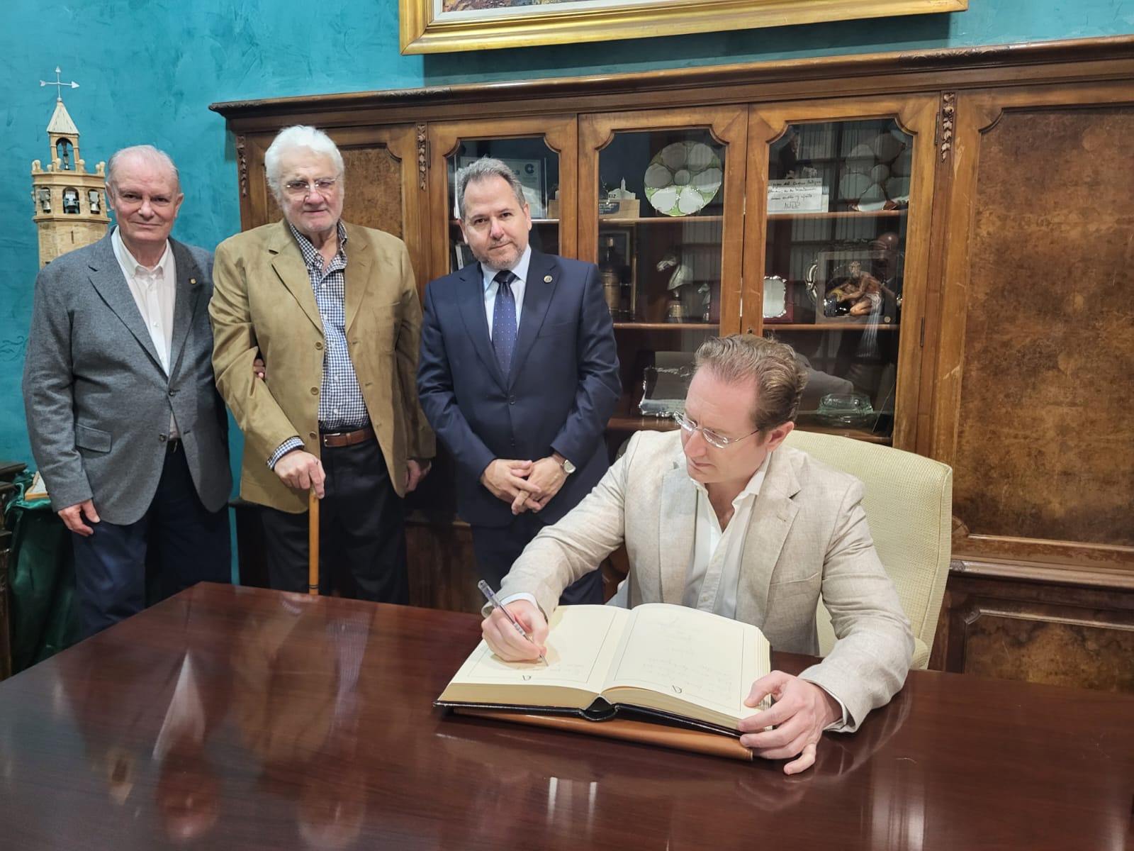 El Maestro Ramón Tebar y el pintor José Forner firmaron en nuestro ...